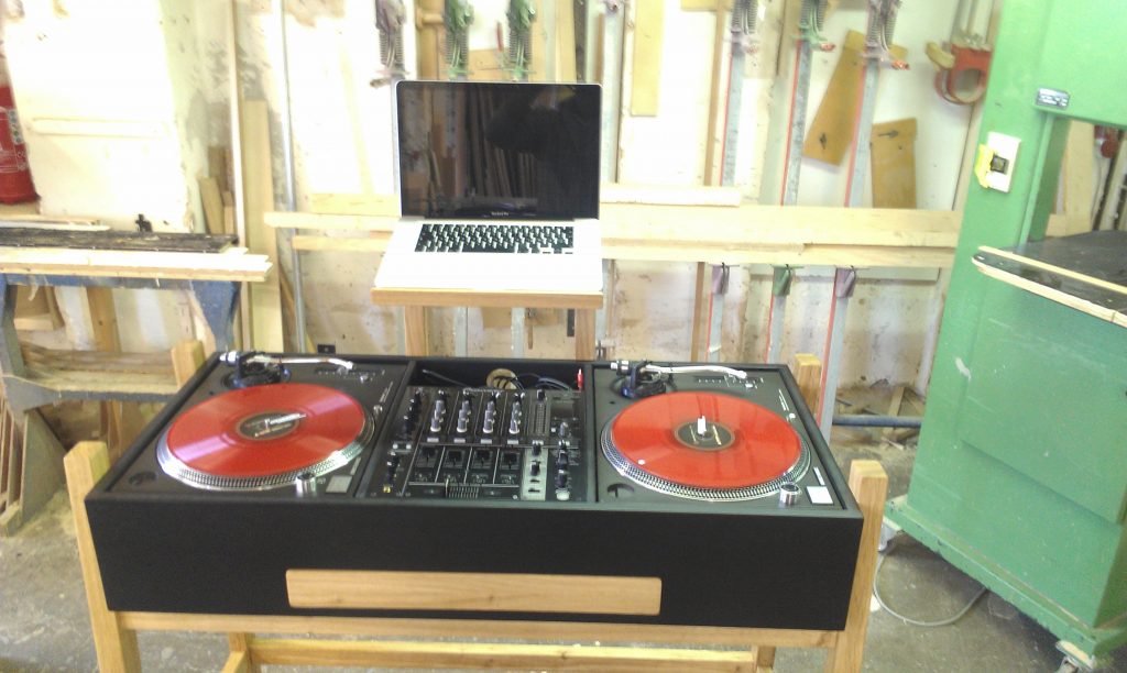 DJ Mix Station | Biber Tischlerei